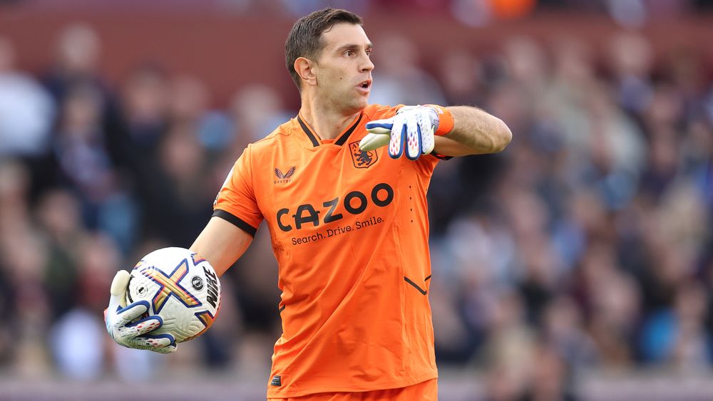 Emi Martínez returns for Wolves clash | AVFC