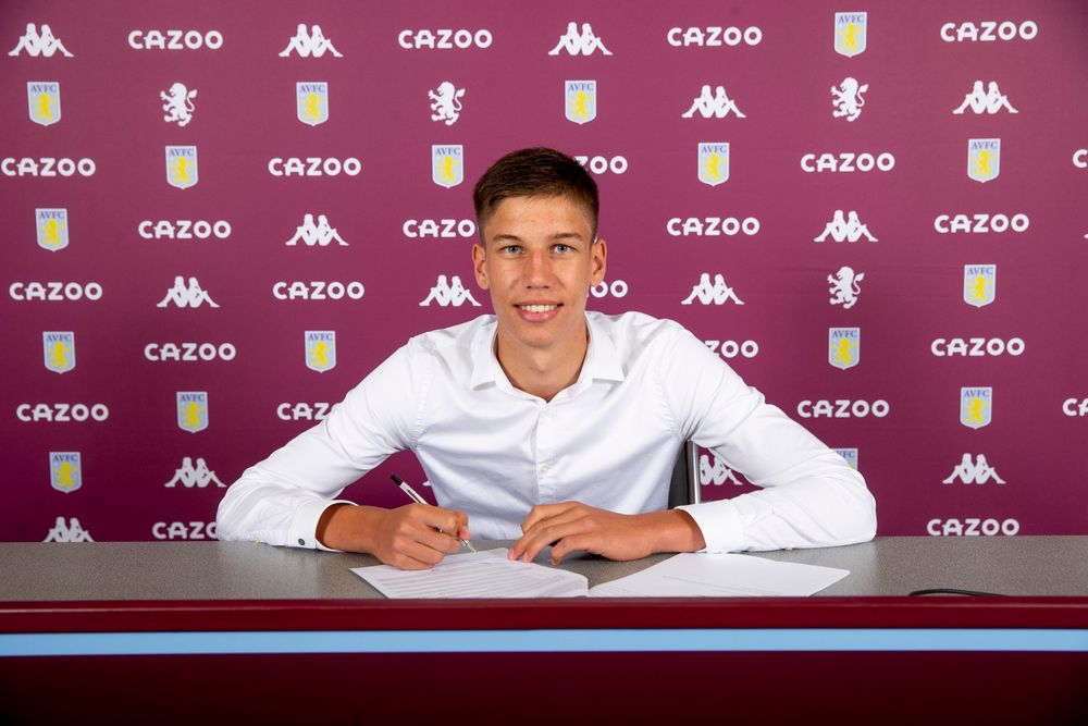 Three players join the Academy | AVFC
