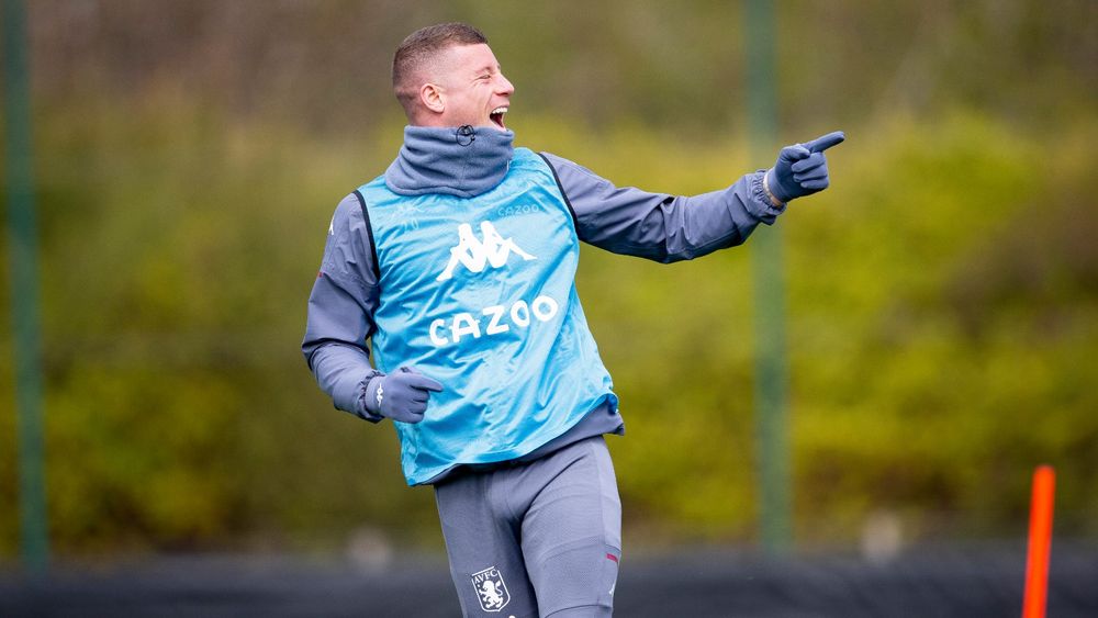 GALLERY: Squad train ahead of Liverpool 📸 | AVFC