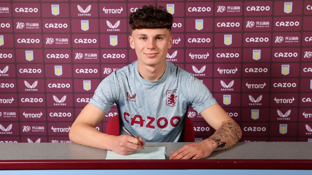 Academy quartet sign professional contracts | AVFC